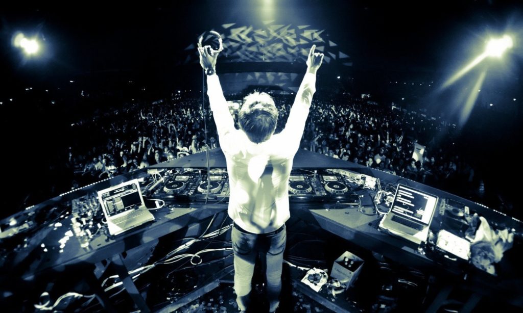 Tech Reviewer – 5 Tips to DJing gigs in small or unique places